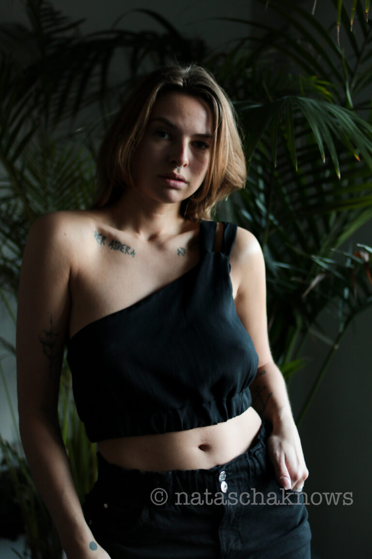 Twisted Asymmetrical Crop Top - Sewing Pattern English • Make it Yours